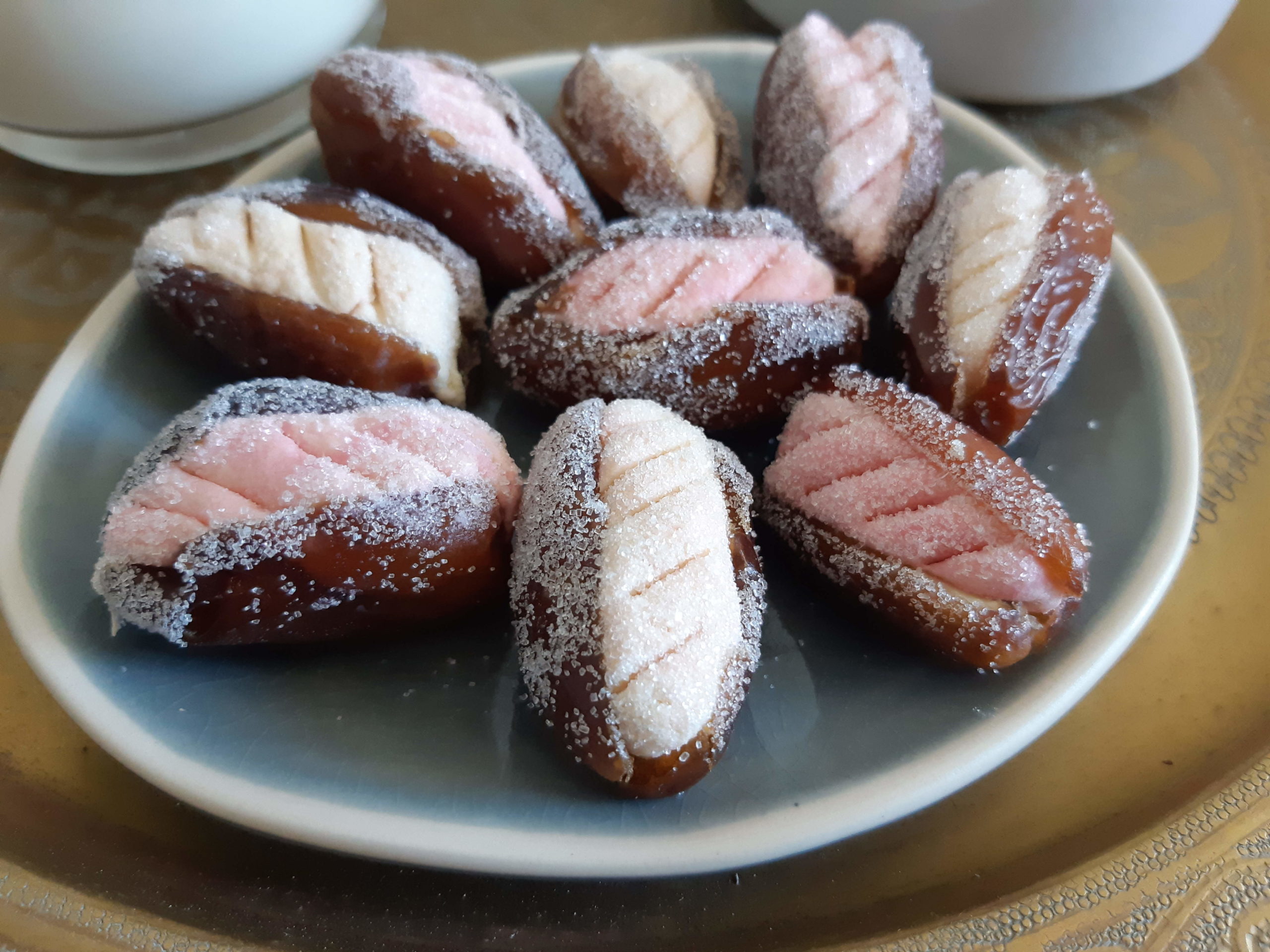 Dattes fourrées à la pâte d'amande - PETITES MARMITES & COMPAGNIE